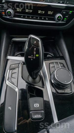 Black BMW 520 2018 in Riga, with an engine capacity of 2.00 L and mileage of 207 thousand km for 17990 €, photo 17 on AUTOMOTO.COM.LV