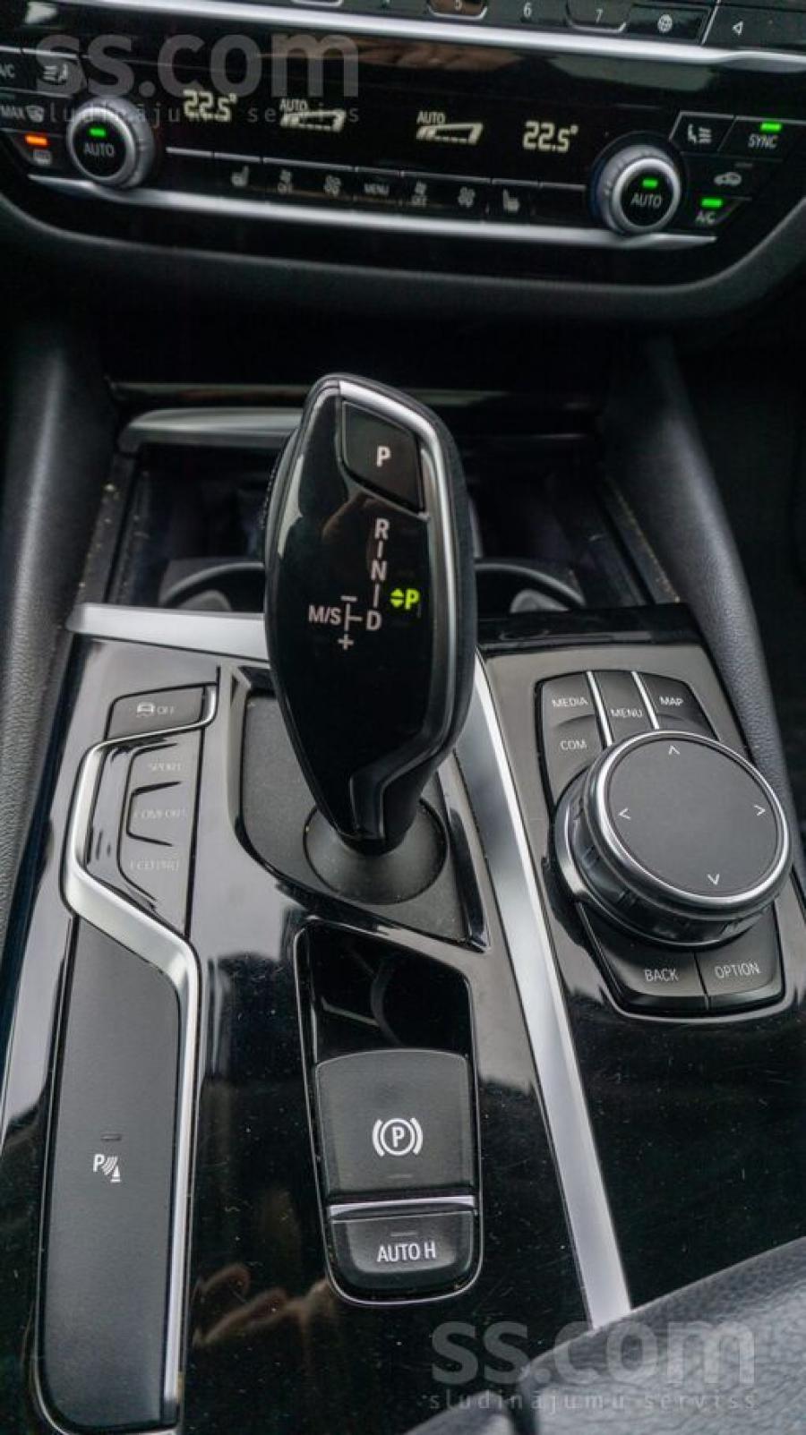 Black BMW 520 2018 in Riga, with an engine capacity of 2.00 L and mileage of 207 thousand km for 17990 €, photo 17 on AUTOMOTO.COM.LV