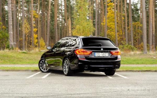 Black BMW 520 2018 in Riga, with an engine capacity of 2.00 L and mileage of 207 thousand km for 17990 €, photo 9 on AUTOMOTO.COM.LV
