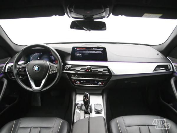Black BMW 520 2019 in Vilnius, with an engine capacity of 2.00 L and mileage of 178 thousand km for 20999 €, photo 2 on AUTOMOTO.COM.LV
