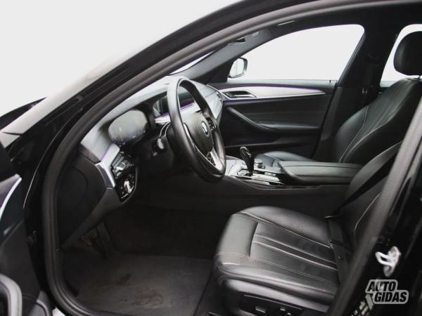 Black BMW 520 2019 in Vilnius, with an engine capacity of 2.00 L and mileage of 178 thousand km for 20999 €, photo 4 on AUTOMOTO.COM.LV