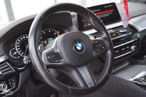 Black BMW 520 2019 in Vilnius, with an engine capacity of 2.00 L and mileage of 264 thousand km for 16500 €, photo 13 on AUTOMOTO.COM.LV