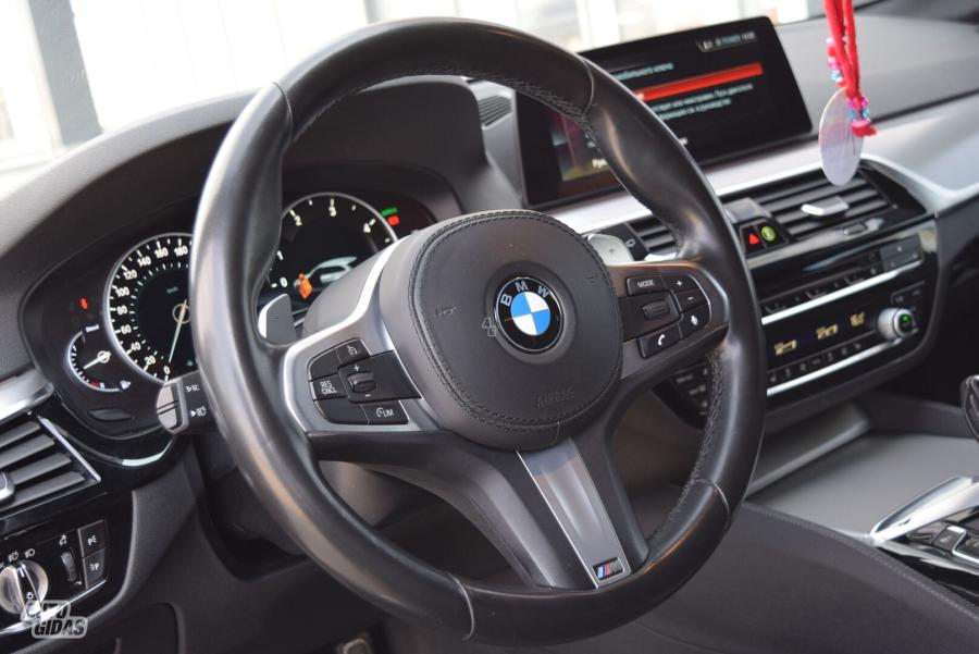 Black BMW 520 2019 in Vilnius, with an engine capacity of 2.00 L and mileage of 264 thousand km for 16500 €, photo 13 on AUTOMOTO.COM.LV