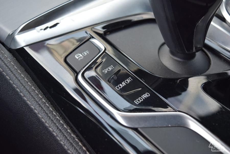 Black BMW 520 2019 in Vilnius, with an engine capacity of 2.00 L and mileage of 264 thousand km for 16500 €, photo 16 on AUTOMOTO.COM.LV