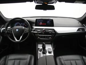 Black BMW 520 2019 in Vilnius, with an engine capacity of 2.00 L and mileage of 146 thousand km for 20999 €, photo 3 on AUTOMOTO.COM.LV