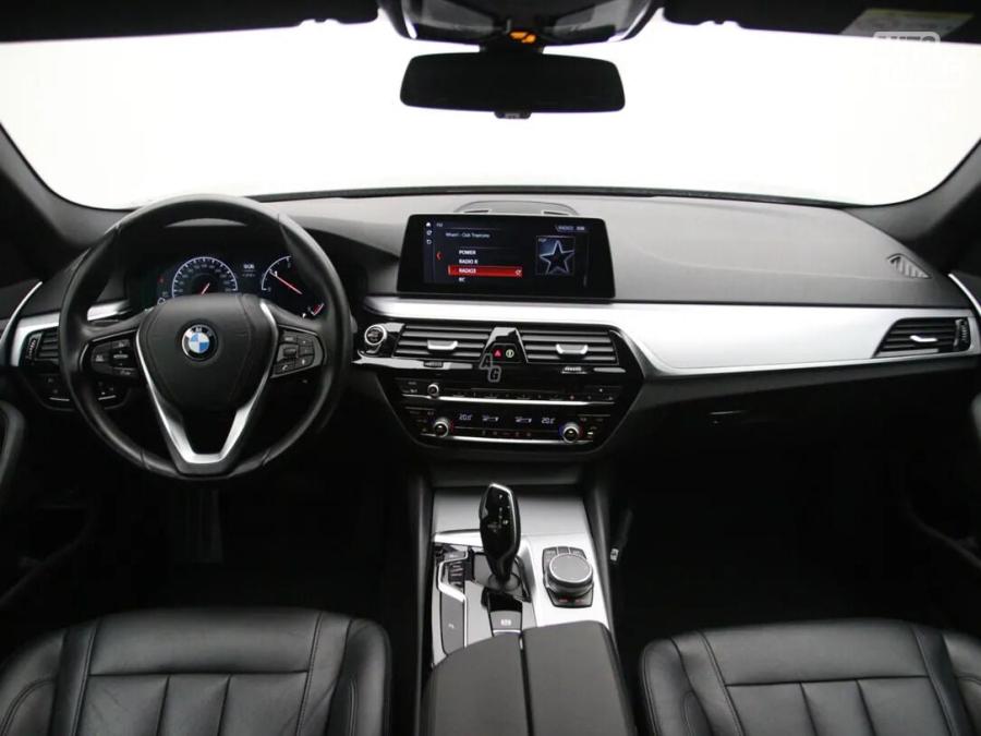 Black BMW 520 2019 in Vilnius, with an engine capacity of 2.00 L and mileage of 146 thousand km for 20999 €, photo 3 on AUTOMOTO.COM.LV