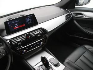 Black BMW 520 2019 in Vilnius, with an engine capacity of 2.00 L and mileage of 146 thousand km for 20999 €, photo 22 on AUTOMOTO.COM.LV