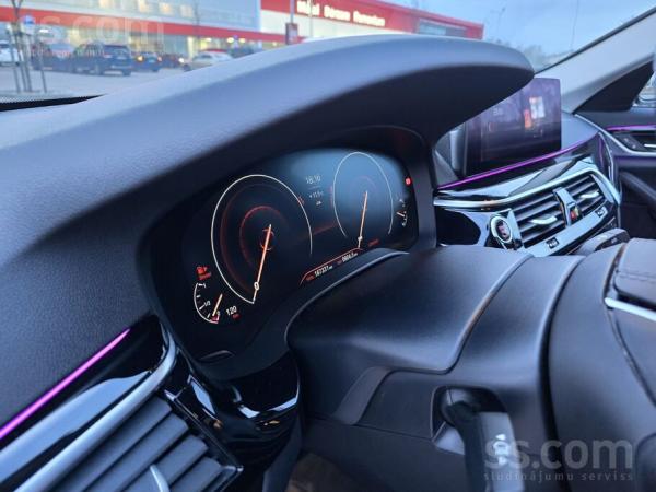 Black BMW 520 2019 in Riga, with an engine capacity of 2.00 L and mileage of 171 thousand km for 18900 €, photo 7 on AUTOMOTO.COM.LV
