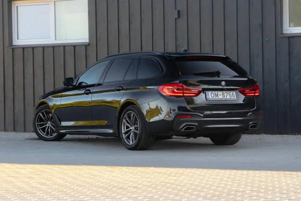 Black BMW 520 2019 in Jelgava, with an engine capacity of 2.00 L and mileage of 218 thousand km for 21500 €, photo 4 on AUTOMOTO.COM.LV