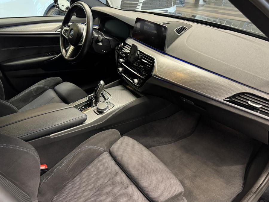 Melns BMW 520 2019 Rīga, ar dzinēja tilpumu 2.00 L un nobraukumu 230 tūkst. km par 18490 €, foto 9 vietnē AUTOMOTO.COM.LV