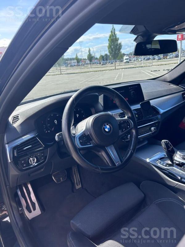 Black BMW 520 2019 in Riga, with an engine capacity of 2.00 L and mileage of 237 thousand km for 17499 €, photo 7 on AUTOMOTO.COM.LV