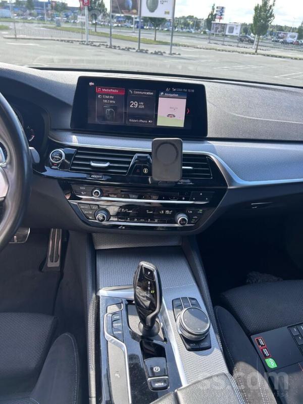Black BMW 520 2019 in Riga, with an engine capacity of 2.00 L and mileage of 237 thousand km for 17499 €, photo 9 on AUTOMOTO.COM.LV