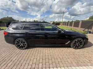 Black BMW 520 2019 in Salcininkai, with an engine capacity of 2.00 L and mileage of 230 thousand km for 18500 €, photo 3 on AUTOMOTO.COM.LV