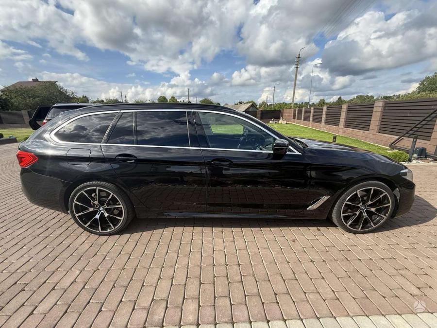Black BMW 520 2019 in Salcininkai, with an engine capacity of 2.00 L and mileage of 230 thousand km for 18500 €, photo 3 on AUTOMOTO.COM.LV