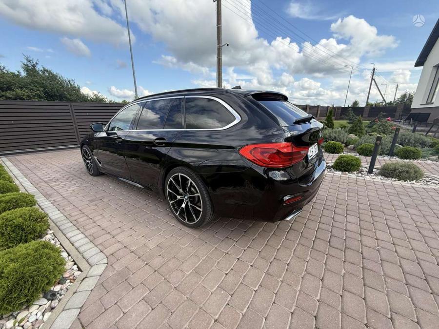 Black BMW 520 2019 in Salcininkai, with an engine capacity of 2.00 L and mileage of 230 thousand km for 18500 €, photo 5 on AUTOMOTO.COM.LV