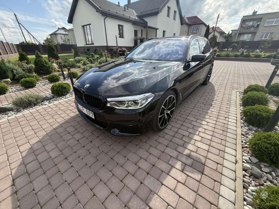 Black BMW 520 2019 in Salcininkai, with an engine capacity of 2.00 L and mileage of 230 thousand km for 18500 €, photo 7 on AUTOMOTO.COM.LV