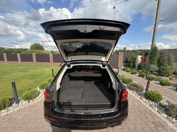 Black BMW 520 2019 in Salcininkai, with an engine capacity of 2.00 L and mileage of 230 thousand km for 18500 €, photo 8 on AUTOMOTO.COM.LV