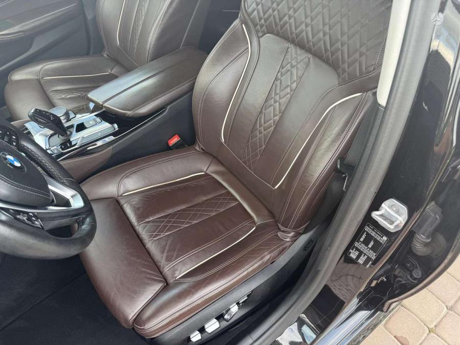 Black BMW 520 2019 in Salcininkai, with an engine capacity of 2.00 L and mileage of 230 thousand km for 18500 €, photo 10 on AUTOMOTO.COM.LV