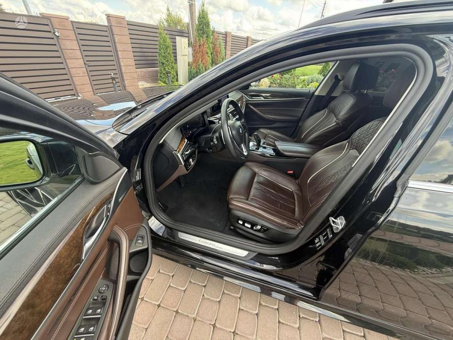Black BMW 520 2019 in Salcininkai, with an engine capacity of 2.00 L and mileage of 230 thousand km for 18500 €, photo 13 on AUTOMOTO.COM.LV