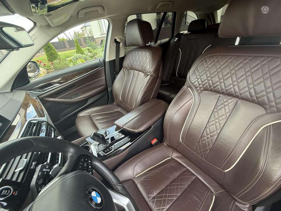 Black BMW 520 2019 in Salcininkai, with an engine capacity of 2.00 L and mileage of 230 thousand km for 18500 €, photo 16 on AUTOMOTO.COM.LV