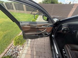 Black BMW 520 2019 in Salcininkai, with an engine capacity of 2.00 L and mileage of 230 thousand km for 18500 €, photo 17 on AUTOMOTO.COM.LV