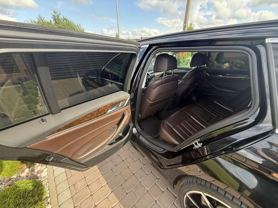 Black BMW 520 2019 in Salcininkai, with an engine capacity of 2.00 L and mileage of 230 thousand km for 18500 €, photo 20 on AUTOMOTO.COM.LV
