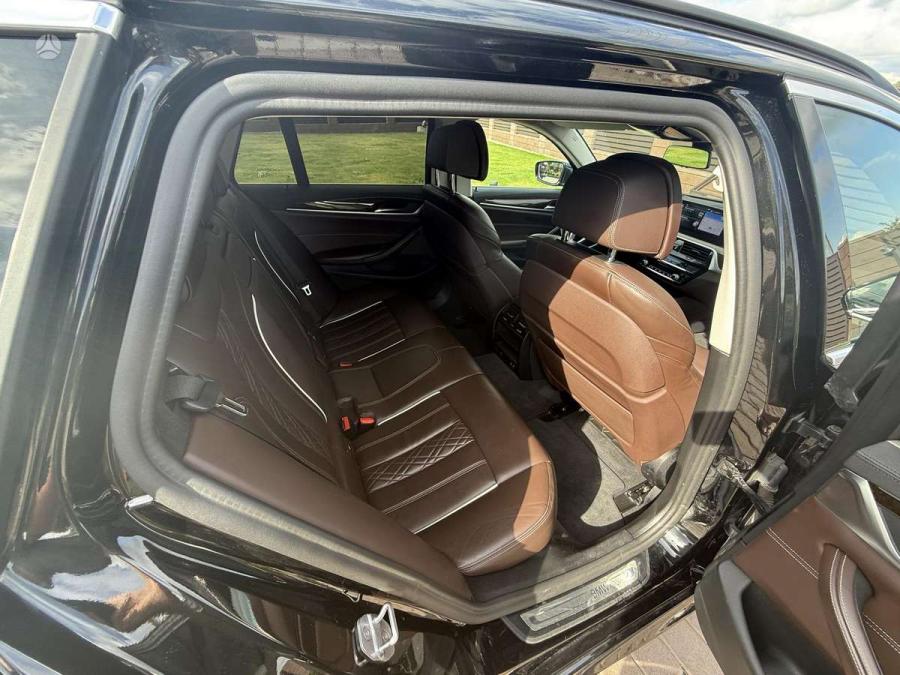 Black BMW 520 2019 in Salcininkai, with an engine capacity of 2.00 L and mileage of 230 thousand km for 18500 €, photo 22 on AUTOMOTO.COM.LV