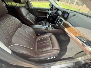 Black BMW 520 2019 in Salcininkai, with an engine capacity of 2.00 L and mileage of 230 thousand km for 18500 €, photo 24 on AUTOMOTO.COM.LV