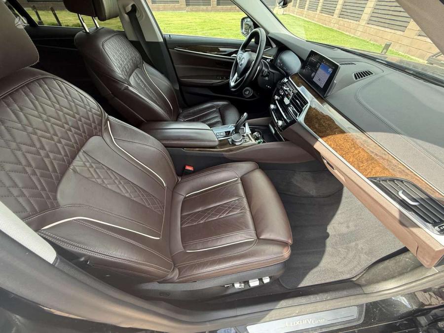 Black BMW 520 2019 in Salcininkai, with an engine capacity of 2.00 L and mileage of 230 thousand km for 18500 €, photo 24 on AUTOMOTO.COM.LV
