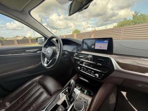 Black BMW 520 2019 in Salcininkai, with an engine capacity of 2.00 L and mileage of 230 thousand km for 18500 €, photo 25 on AUTOMOTO.COM.LV