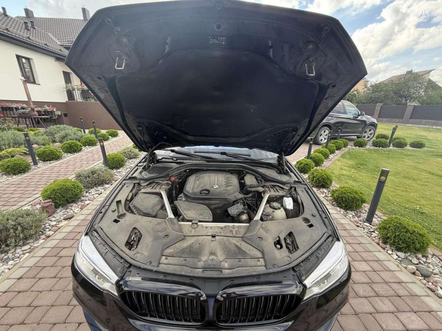 Black BMW 520 2019 in Salcininkai, with an engine capacity of 2.00 L and mileage of 230 thousand km for 18500 €, photo 26 on AUTOMOTO.COM.LV