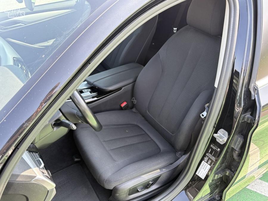 Black BMW 520 2019 in Kaunas, with an engine capacity of 2.00 L and mileage of 262 thousand km for 14300 €, photo 15 on AUTOMOTO.COM.LV