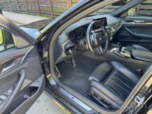 Black BMW 520 2019 in Riga, with an engine capacity of 2.00 L and mileage of 119 thousand km for 26500 €, photo 8 on AUTOMOTO.COM.LV