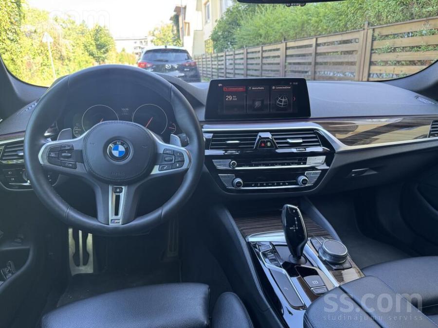 Black BMW 520 2019 in Riga, with an engine capacity of 2.00 L and mileage of 119 thousand km for 26500 €, photo 9 on AUTOMOTO.COM.LV
