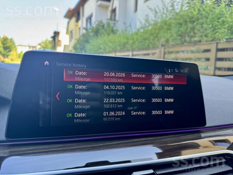Black BMW 520 2019 in Riga, with an engine capacity of 2.00 L and mileage of 119 thousand km for 26500 €, photo 11 on AUTOMOTO.COM.LV
