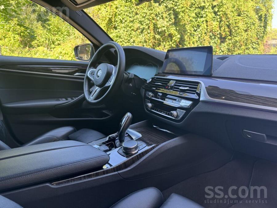 Black BMW 520 2019 in Riga, with an engine capacity of 2.00 L and mileage of 119 thousand km for 26500 €, photo 14 on AUTOMOTO.COM.LV