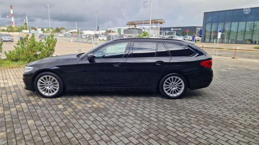 Melns BMW 520 2019 Šauļi, ar dzinēja tilpumu 2.00 L un nobraukumu 240 tūkst. km par 17500 €, foto 9 vietnē AUTOMOTO.COM.LV