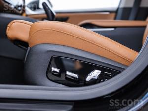 Black BMW 520 2019 in Riga, with an engine capacity of 2.00 L and mileage of 221 thousand km for 18900 €, photo 13 on AUTOMOTO.COM.LV