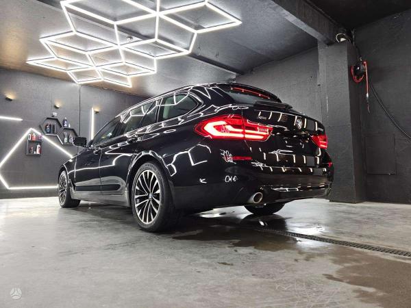 Black BMW 520 2020 in Mazeikiai, with an engine capacity of 2.00 L and mileage of 180 thousand km for 21300 €, photo 9 on AUTOMOTO.COM.LV