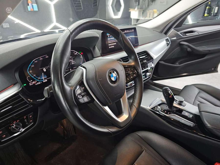 Melns BMW 520 2020 Mažeikiai, ar dzinēja tilpumu 2.00 L un nobraukumu 180 tūkst. km par 21300 €, foto 17 vietnē AUTOMOTO.COM.LV