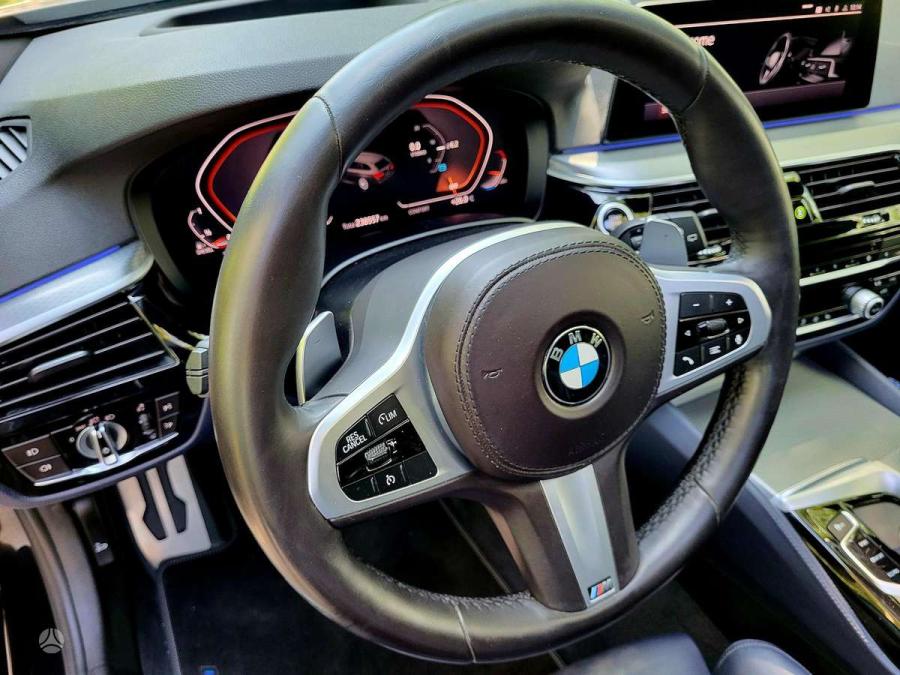Melns BMW 520 2020 Utena, ar dzinēja tilpumu 2.00 L un nobraukumu 239 tūkst. km par 18950 €, foto 24 vietnē AUTOMOTO.COM.LV