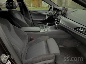 Black BMW 520 2020 in Riga, with an engine capacity of 2.00 L and mileage of 140 thousand km for 27500 €, photo 18 on AUTOMOTO.COM.LV