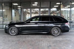 Black BMW 520 2021 in Vilnius, with an engine capacity of 2.00 L and mileage of 115 thousand km for 28900 €, photo 4 on AUTOMOTO.COM.LV