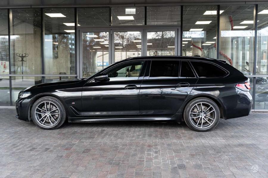 Black BMW 520 2021 in Vilnius, with an engine capacity of 2.00 L and mileage of 115 thousand km for 28900 €, photo 4 on AUTOMOTO.COM.LV