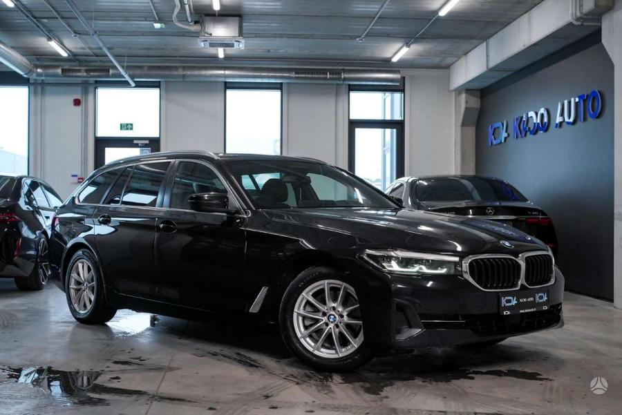 Black BMW 520 2021 in Kaunas, with an engine capacity of 2.00 L and mileage of 260 thousand km for 21450 €, photo 1 on AUTOMOTO.COM.LV