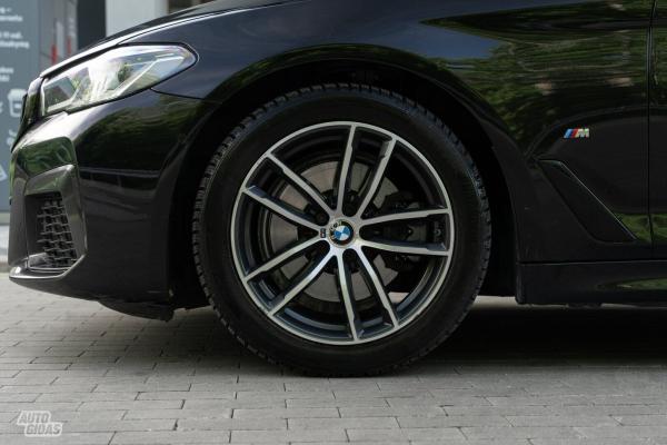 Black BMW 520 2021 in Vilnius, with an engine capacity of 2.00 L and mileage of 116 thousand km for 25950 €, photo 7 on AUTOMOTO.COM.LV