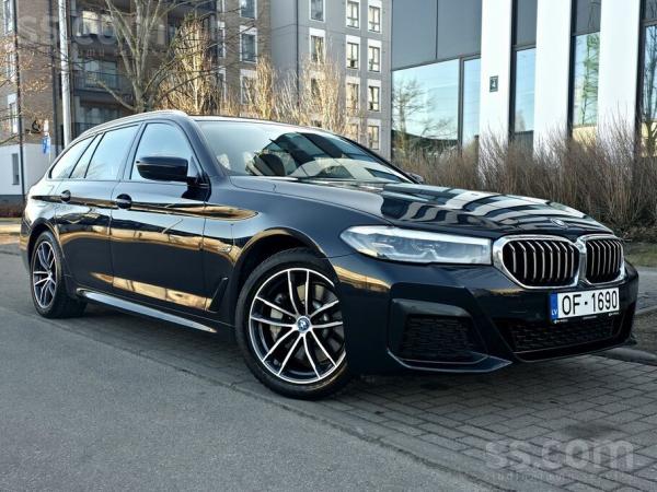 Black BMW 520 2021 in Riga, with an engine capacity of 2.00 L and mileage of 160 thousand km for 23490 €, photo 2 on AUTOMOTO.COM.LV