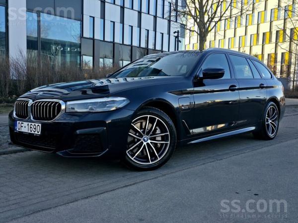 Black BMW 520 2021 in Riga, with an engine capacity of 2.00 L and mileage of 160 thousand km for 23490 €, photo 7 on AUTOMOTO.COM.LV
