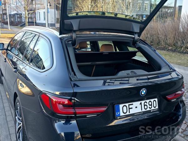 Black BMW 520 2021 in Riga, with an engine capacity of 2.00 L and mileage of 160 thousand km for 23490 €, photo 8 on AUTOMOTO.COM.LV
