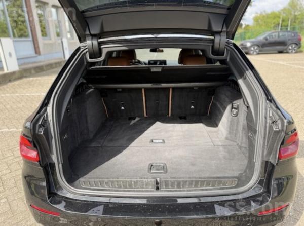 Black BMW 520 2021 in Riga, with an engine capacity of 2.00 L and mileage of 209 thousand km for 24700 €, photo 10 on AUTOMOTO.COM.LV